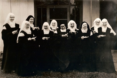 Para prosseguir a leitura da narração da Fundação ver Menu: